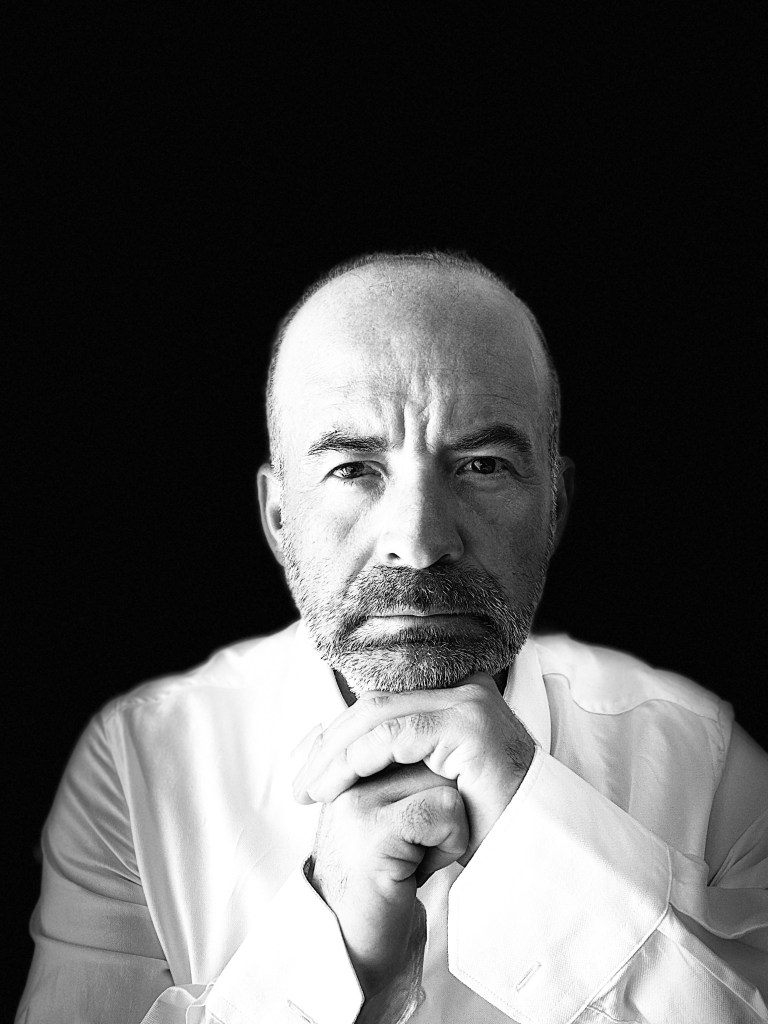 Biografía – CLAUDIO VALDIVIA RIVAS